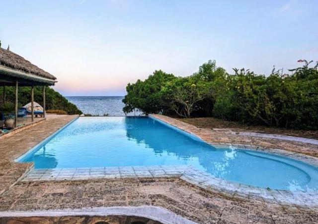 Neem Tree House – Abiri Kenya