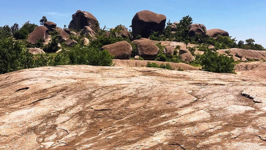 Mawe Tatu Hills – Abiri Kenya